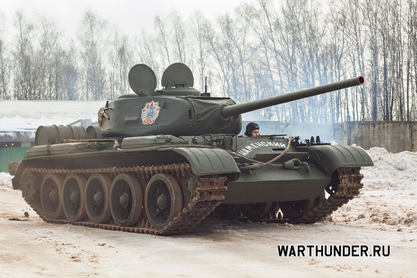 Los desarrolladores del juego militar War Thunder ("Thunder of War") restauraron el tanque T-44 ...